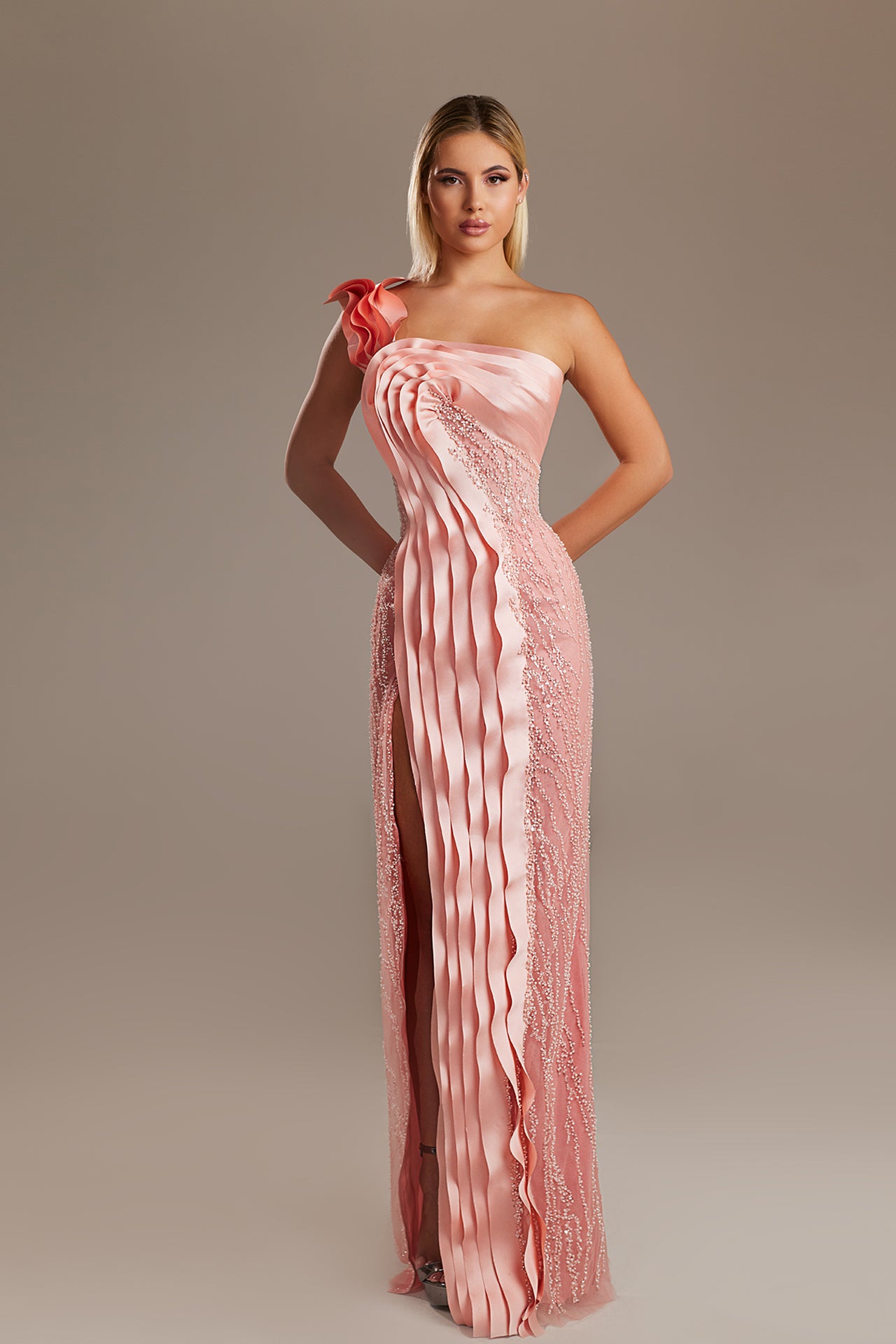 Off-The-Shoulder Column with Central Pleat Panel – M.R DESIGN