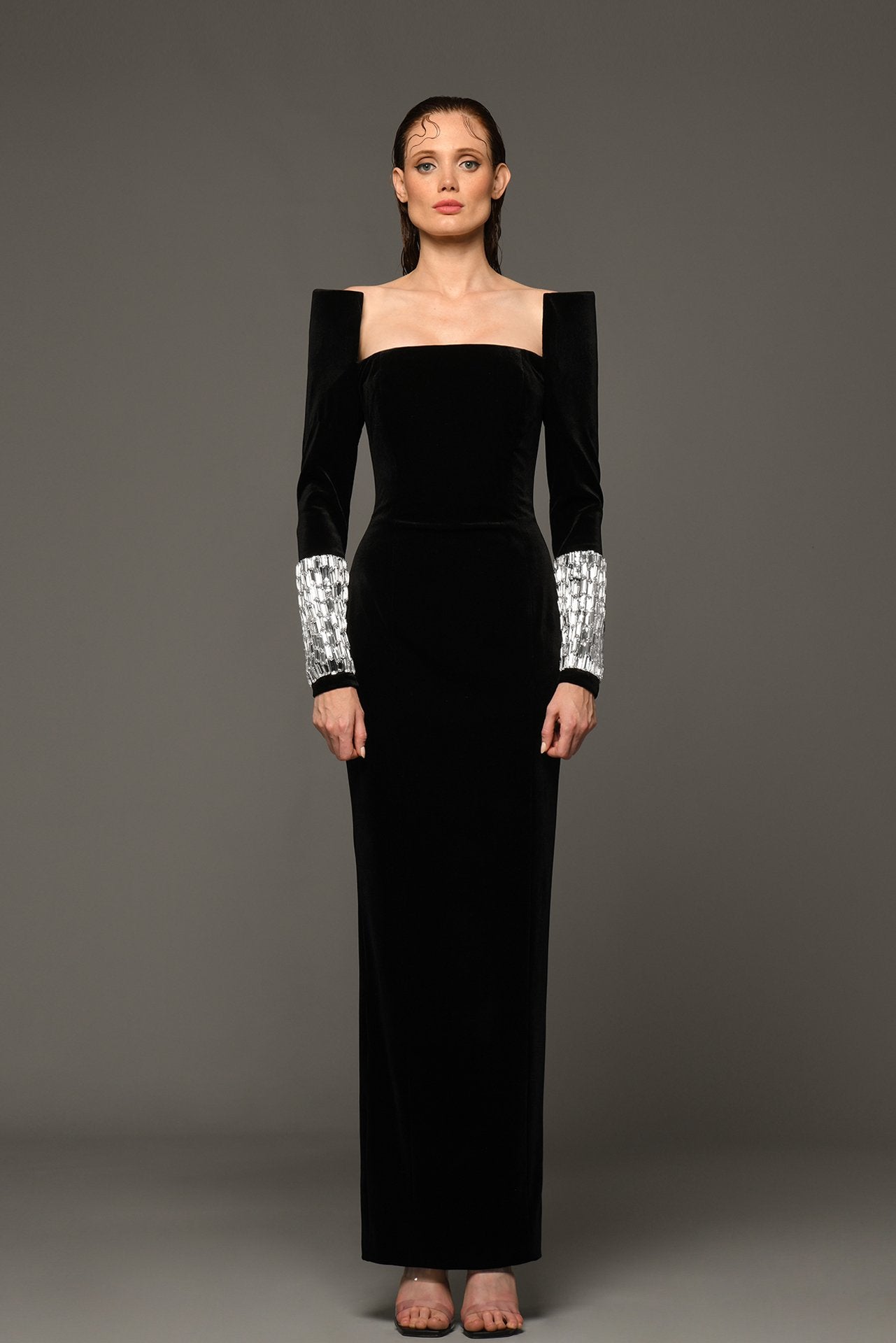 Long-Sleeved Velvet Dress – M.R DESIGN