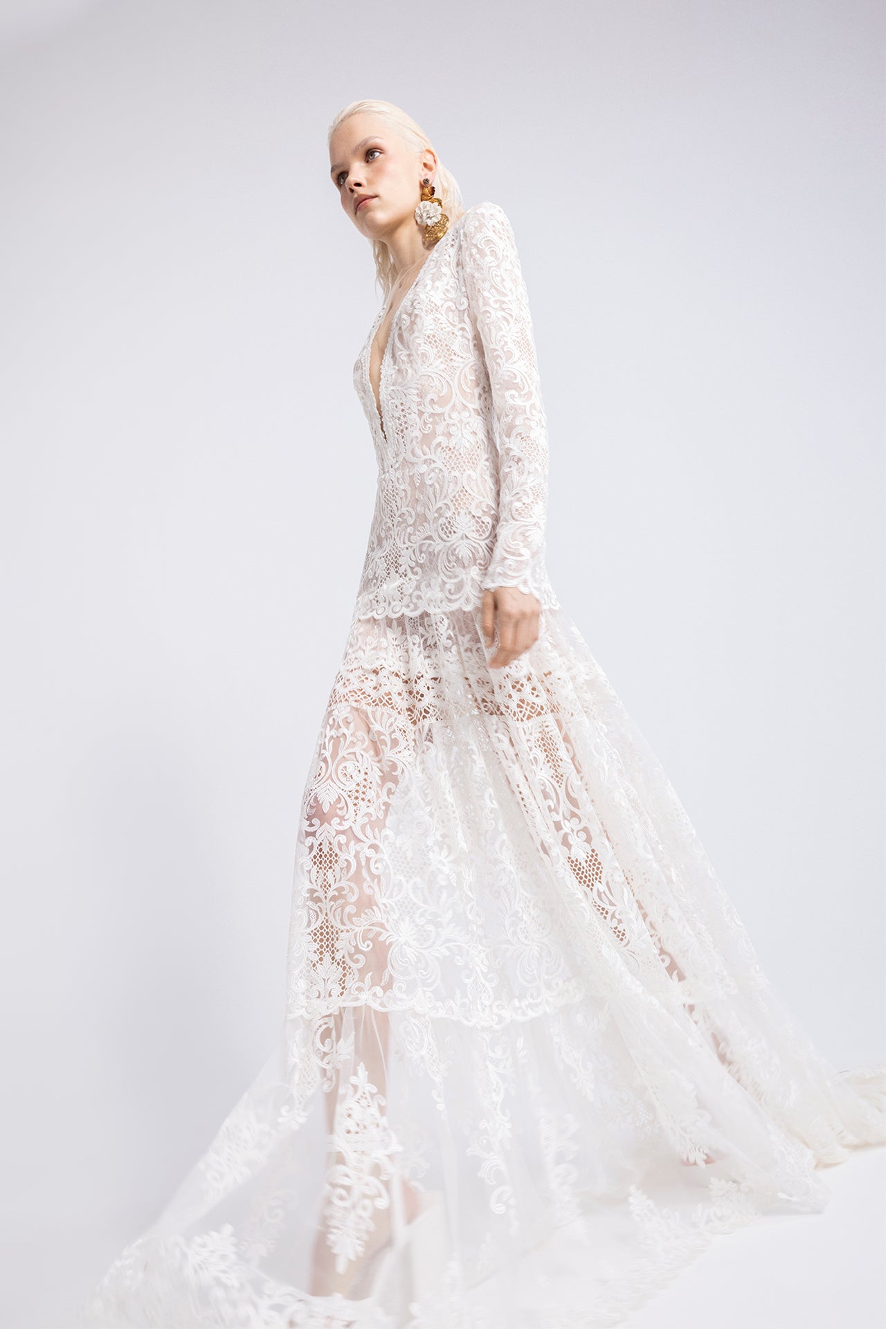 Long-Sleeved Lace Wedding Dress – M.R DESIGN
